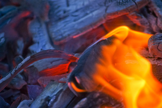 รูปภาพSmoldering – เลือกดูภาพถ่ายสต็อก เวกเตอร์ และวิดีโอ27,101 | Adobe ...