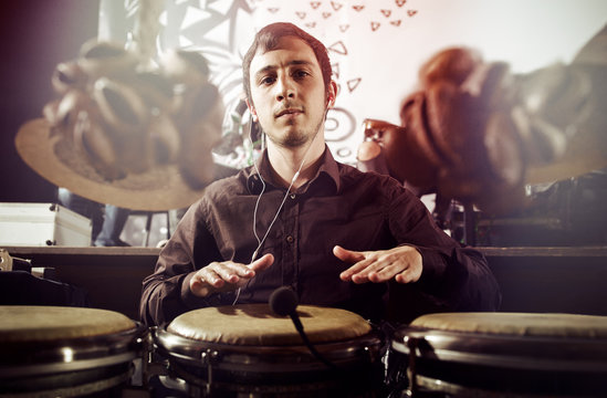 รูปภาพPercussionist – เลือกดูภาพถ่ายสต็อก เวกเตอร์ และวิดีโอ102,011 ...