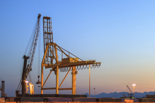 Imágenes de Verladekran: descubre bancos de fotos, ilustraciones ...