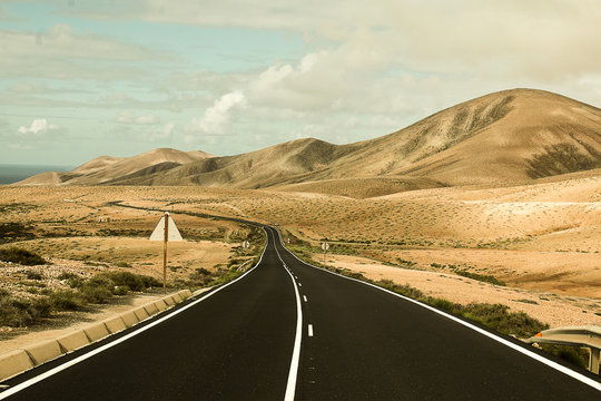 「Roud」の写真素材 | 1,793件の無料イラスト画像 | Adobe Stock