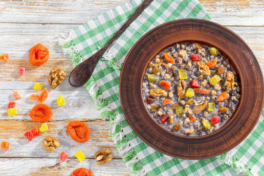 Kutja-Bilder: Stock-Fotos & -Videos. | Adobe Stock