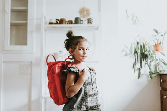 Backpack bilder – Bläddra bland 2,620,650 stockfoton, vektorer och ...