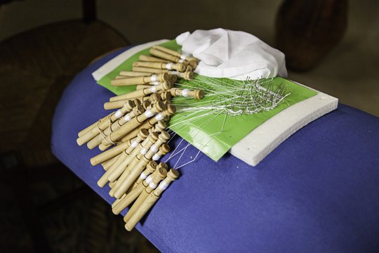 Lacemaker Bilder – Durchsuchen 167 Archivfotos, Vektorgrafiken und ...