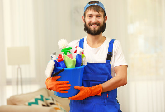 Putzpersonal Bilder – Durchsuchen 7,719 Archivfotos, Vektorgrafiken und ...