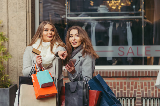 Showwindow Bilder – Durchsuchen 718 Archivfotos, Vektorgrafiken und Videos | Adobe Stock