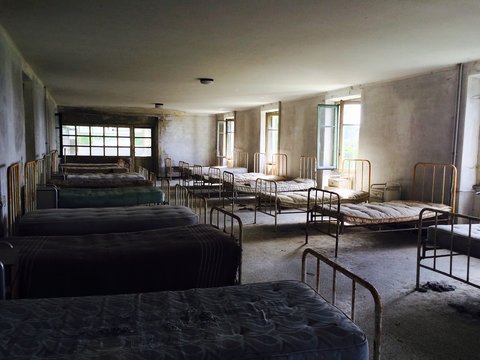 Imágenes de Orfanato: descubre bancos de fotos, ilustraciones, vectores ...