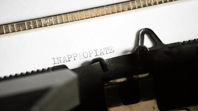 Inappropiate Bilder – Durchsuchen 53 Archivfotos, Vektorgrafiken und ...