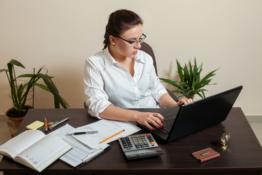 Obrázky Bookkeeper – procházejte fotografie, vektory a videa 955,813 ...