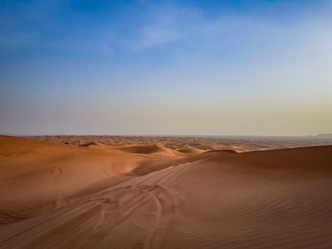「Staubig」の画像 - 3,244 件の Stock 写真、ベクターおよびビデオ | Adobe Stock