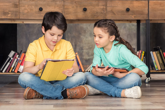Children Sitting On Floor Images – Browse 187,226 Stock Photos, Vectors ...