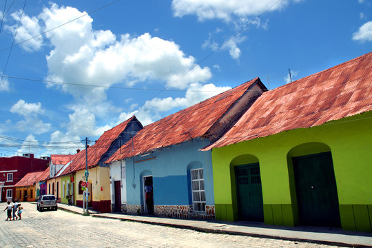 Case Colorate Images – Browse 2,504 Stock Photos, Vectors, and Video ...