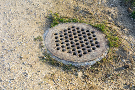 Rinnstein bilder – Bläddra bland 215 stockfoton, vektorer och videor ...