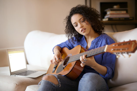 Obrázky Guitar – procházejte fotografie, vektory a videa 615,108 ...