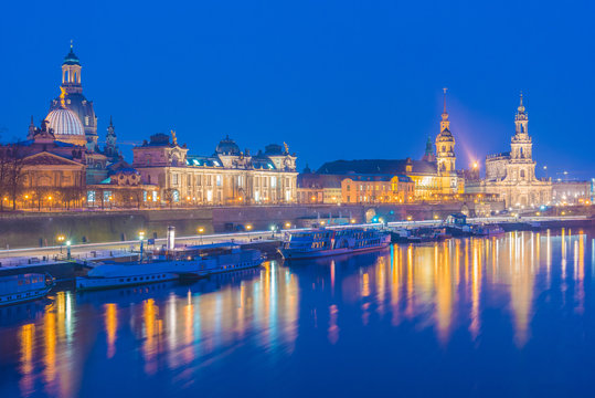 รูปภาพBruehl – เลือกดูภาพถ่ายสต็อก เวกเตอร์ และวิดีโอ487 | Adobe Stock