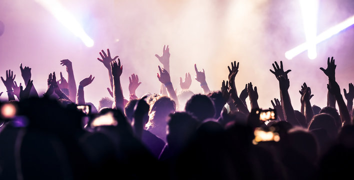 Open Air Bilder – Durchsuchen 261,045 Archivfotos, Vektorgrafiken und ...