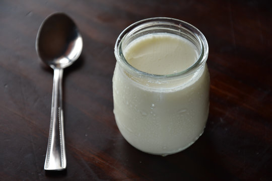 Yogurt-Pot - Images et vidéos libres de droits | Adobe Stock