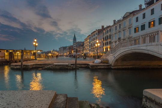 รูปภาพVenis – เลือกดูภาพถ่ายสต็อก เวกเตอร์ และวิดีโอ368 | Adobe Stock