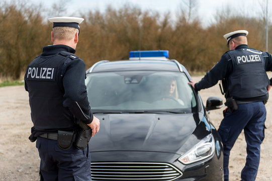 Landespolizei bilder – Bläddra bland 148 stockfoton, vektorer och ...