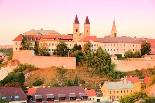 รูปภาพVeszprem – เลือกดูภาพถ่ายสต็อก เวกเตอร์ และวิดีโอ1,478 | Adobe Stock