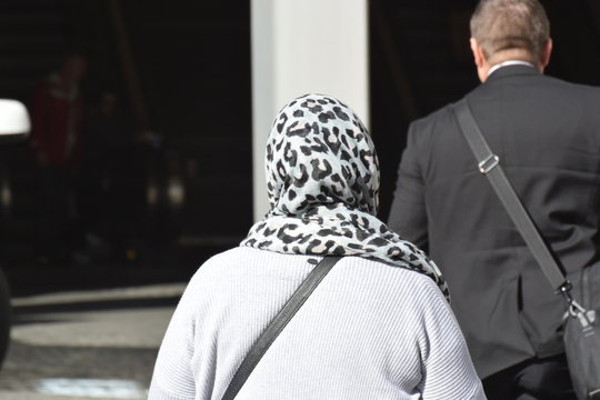 Kopftuch-Verbot-Bilder: Stock-Fotos & -Videos. | Adobe Stock