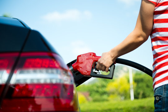 Afbeeldingen over Benzine – Blader in stockfoto's, vectoren en video's ...