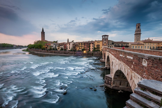 รูปภาพCastelvecchio – เลือกดูภาพถ่ายสต็อก เวกเตอร์ และวิดีโอ3,155 ...