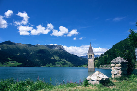 Reschenpass Bilder – Durchsuchen 2,057 Archivfotos, Vektorgrafiken und ...