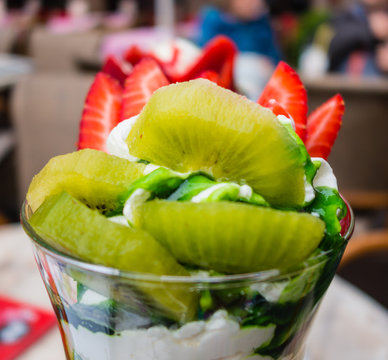 Obstbecher bilder – Bläddra bland 86 stockfoton, vektorer och videor ...