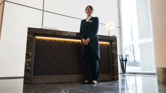 Concierge Bilder – Durchsuchen 25,865 Archivfotos, Vektorgrafiken und ...