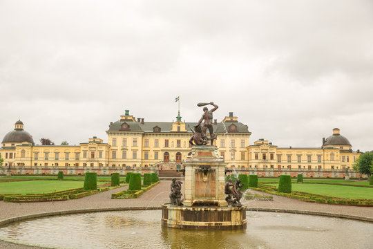 「ドロットニングホルム宮殿」の写真素材 | 929件の無料イラスト画像 | Adobe Stock