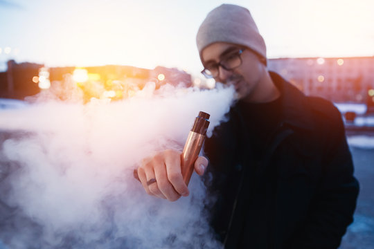 Imágenes de Vaper: descubre bancos de fotos, ilustraciones, vectores y ...