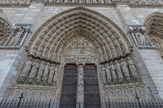 Timpanum bilder – Bläddra bland 24 stockfoton, vektorer och videor ...