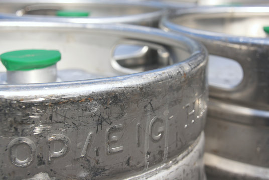 Bierfass bilder – Bläddra bland 1,437 stockfoton, vektorer och videor ...