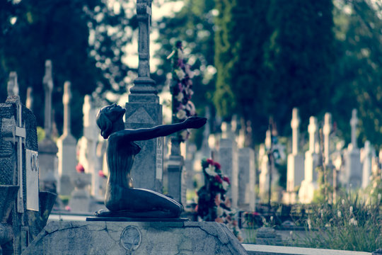 Mouring Bilder – Durchsuchen 116 Archivfotos, Vektorgrafiken und Videos ...