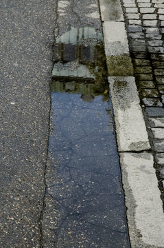 Rinnstein bilder – Bläddra bland 215 stockfoton, vektorer och videor ...