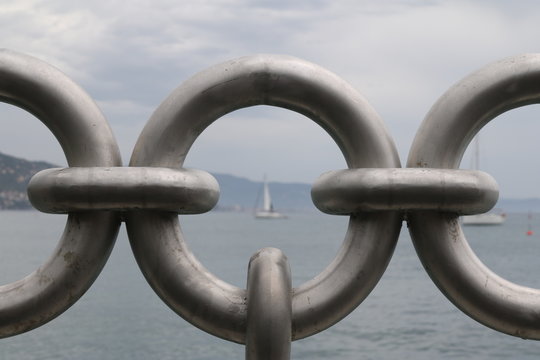 รูปภาพEncadenado – เลือกดูภาพถ่ายสต็อก เวกเตอร์ และวิดีโอ206 | Adobe Stock