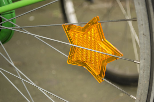 Verwunderlich Katzenauge Am Fahrrad Bild