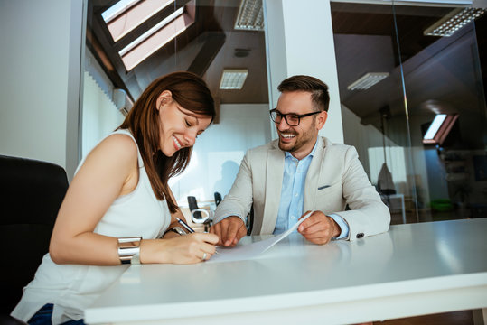 Conversating bilder – Bläddra bland 475 stockfoton, vektorer och videor ...