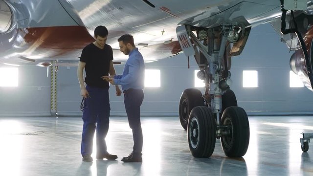 "Aircraft Maintenance Engineer" Images – Browse 204 Stock Photos ...