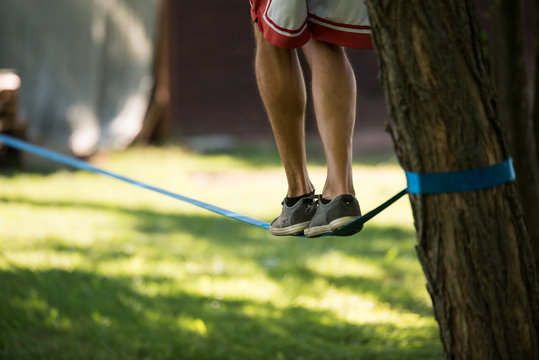 Slacklining 画像 - 参照 9,418 Stock 写真、ベクターおよびビデオ | Adobe Stock