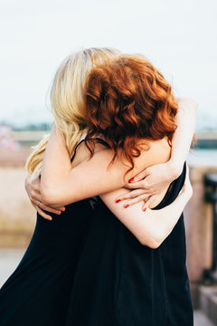 Hug Bilder – Durchsuchen 2,426,645 Archivfotos, Vektorgrafiken und ...