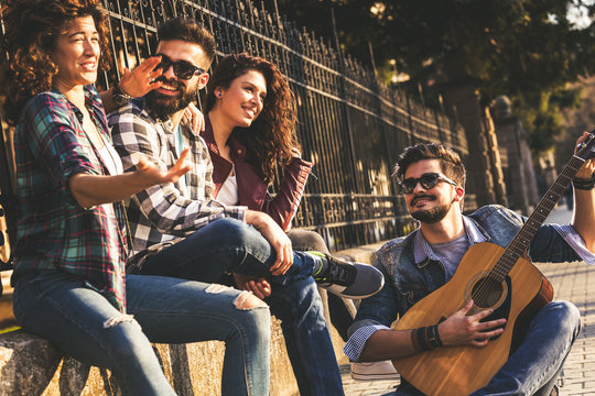 รูปภาพHangout – เลือกดูภาพถ่ายสต็อก เวกเตอร์ และวิดีโอ42,196 | Adobe Stock
