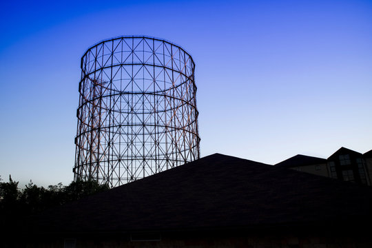 "Gasometer-Bilder: Stock-Fotos & -Videos. | Adobe Stock