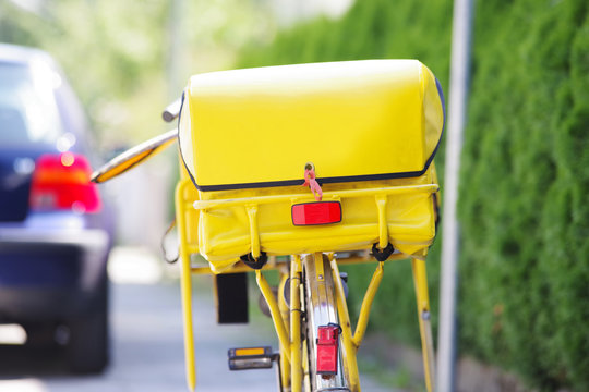 Postbote bilder – Bläddra bland 2,122 stockfoton, vektorer och videor ...