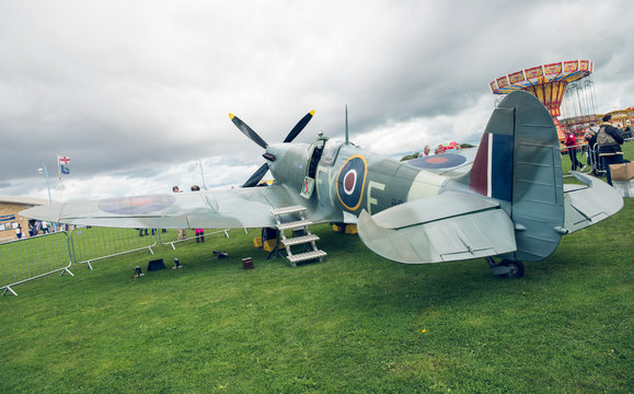 Spitfires Images – Browse 52 Stock Photos, Vectors, and Video | Adobe Stock