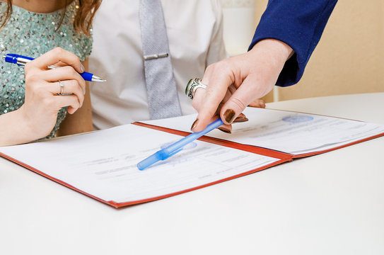 Ehevertrag Notar Bilder – Durchsuchen 2,407 Archivfotos, Vektorgrafiken ...