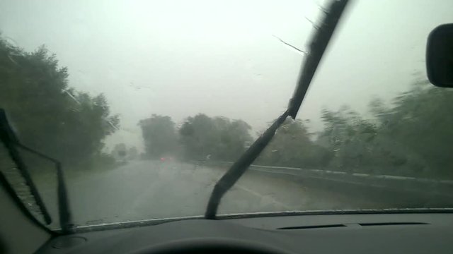 Acquazzone Bilder – Durchsuchen 382 Archivfotos, Vektorgrafiken und ...