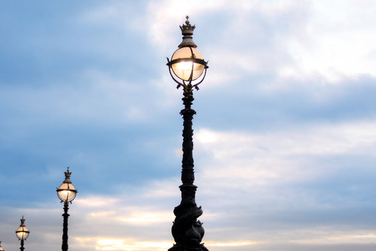 รูปภาพLampost – เลือกดูภาพถ่ายสต็อก เวกเตอร์ และวิดีโอ501,843 | Adobe Stock