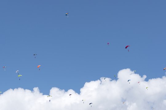 Parashut Images – Browse 35 Stock Photos, Vectors, and Video | Adobe Stock