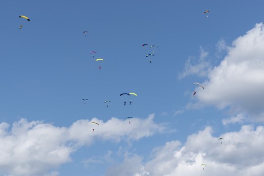 Parashut Images – Browse 35 Stock Photos, Vectors, and Video | Adobe Stock